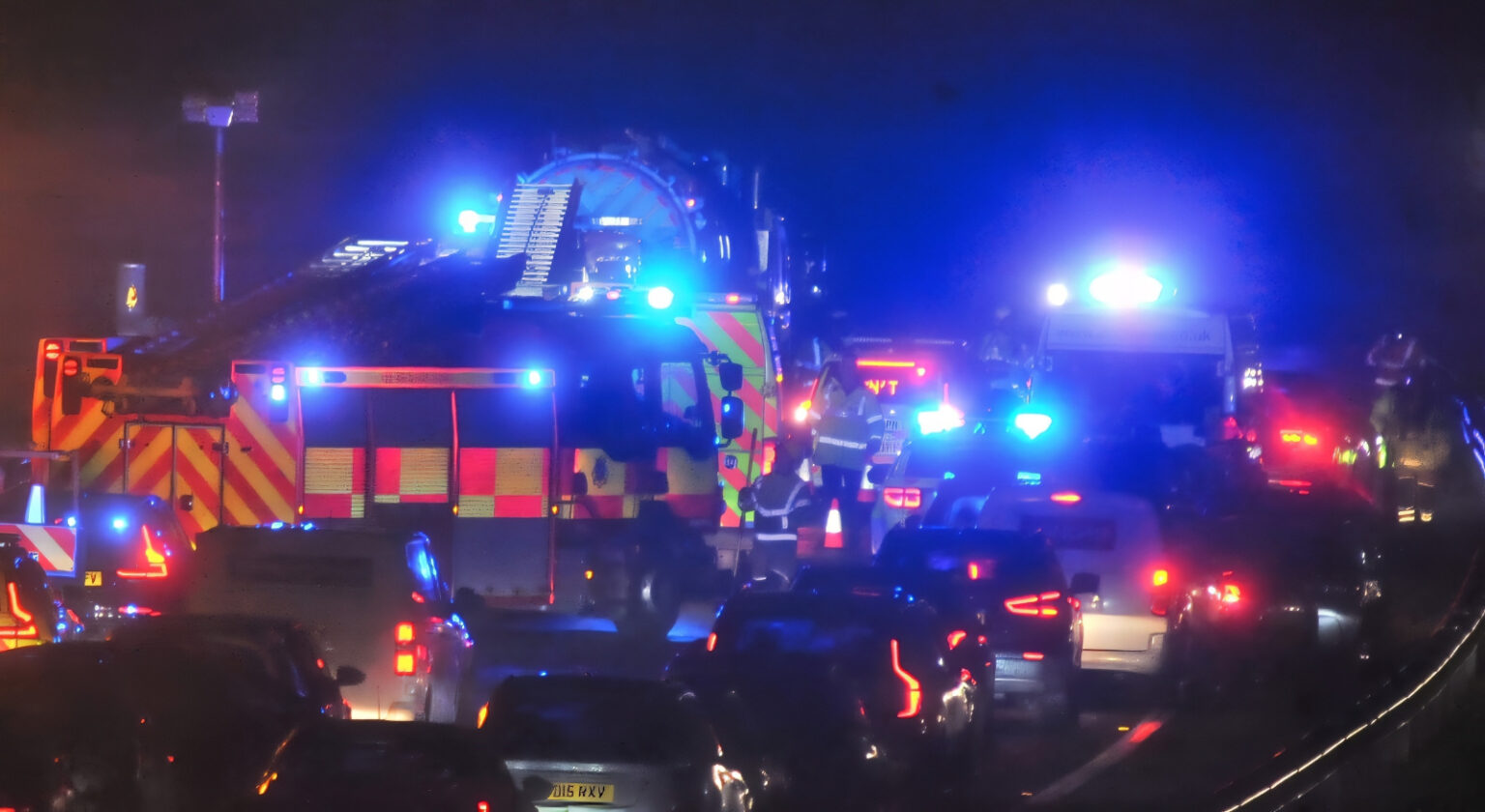 BREAKING: A329(M) CLOSED – POLICE WARN MOTORISTS TO STAY IN VEHICLES ...